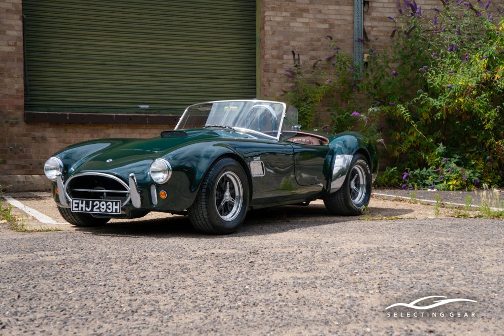 AC Cobra by Unique Autocraft - Selecting Gear