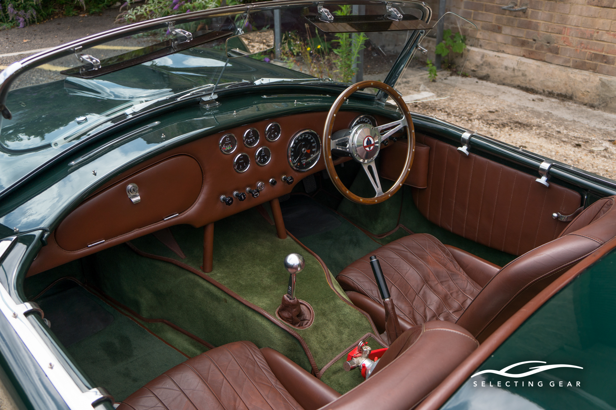 AC Cobra by Unique Autocraft - Selecting Gear