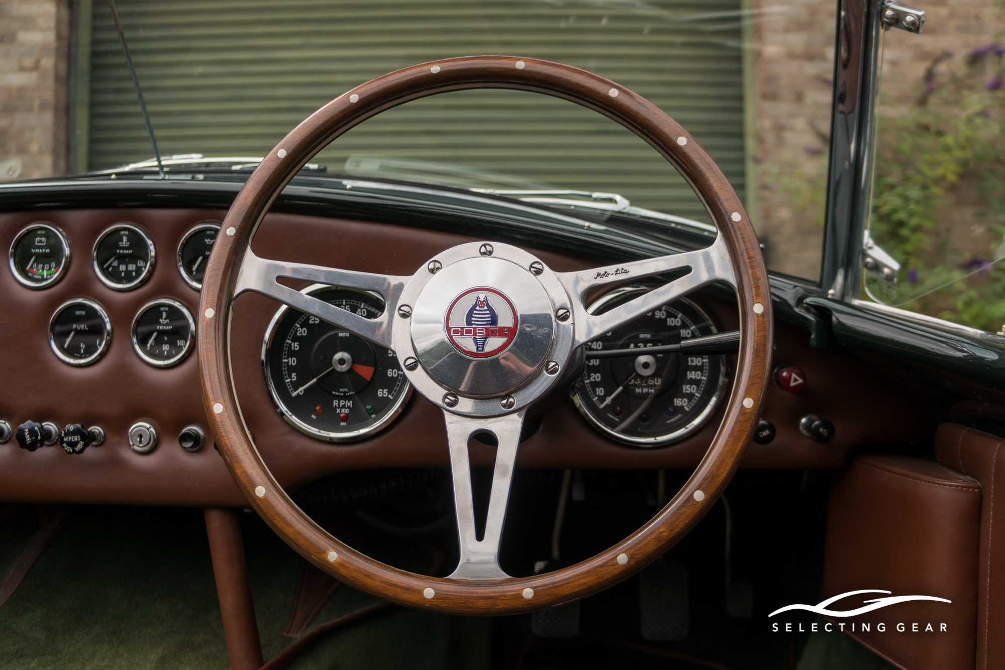 AC Cobra by Unique Autocraft - Selecting Gear