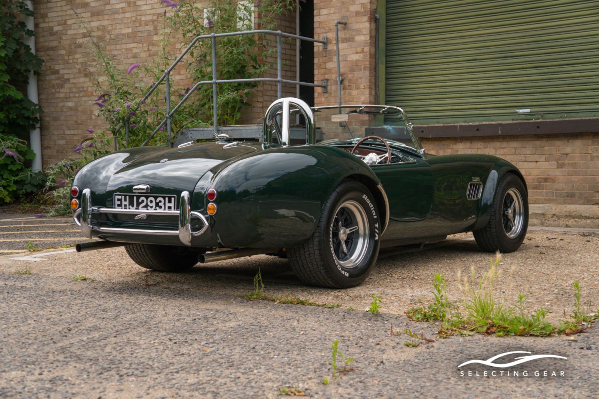 AC Cobra by Unique Autocraft - Selecting Gear