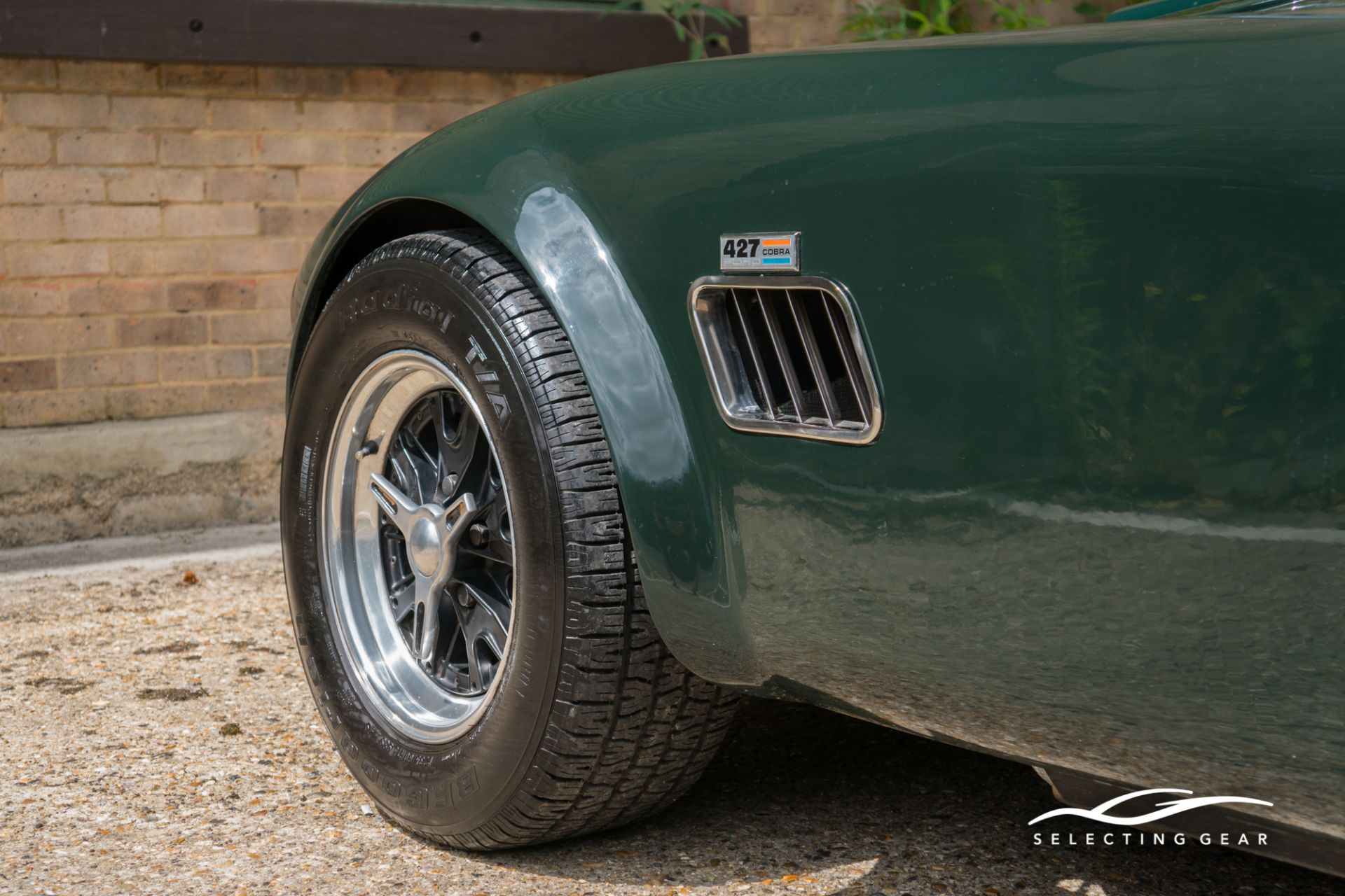 AC Cobra by Unique Autocraft - Selecting Gear