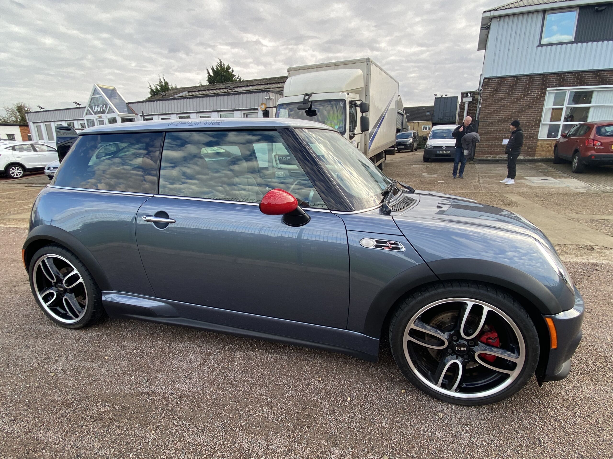 Mini John Cooper Works GP1 - Selecting Gear