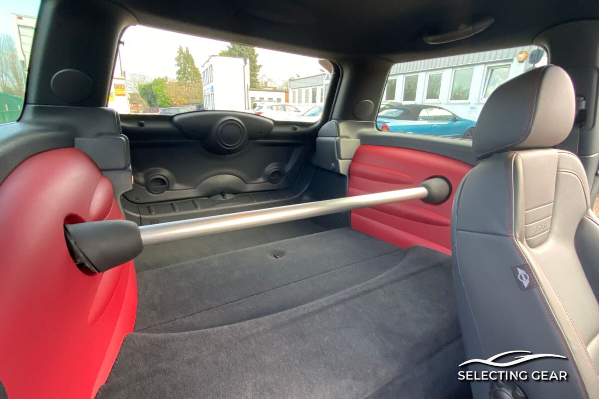 Mini John Cooper Works GP1 - Selecting Gear