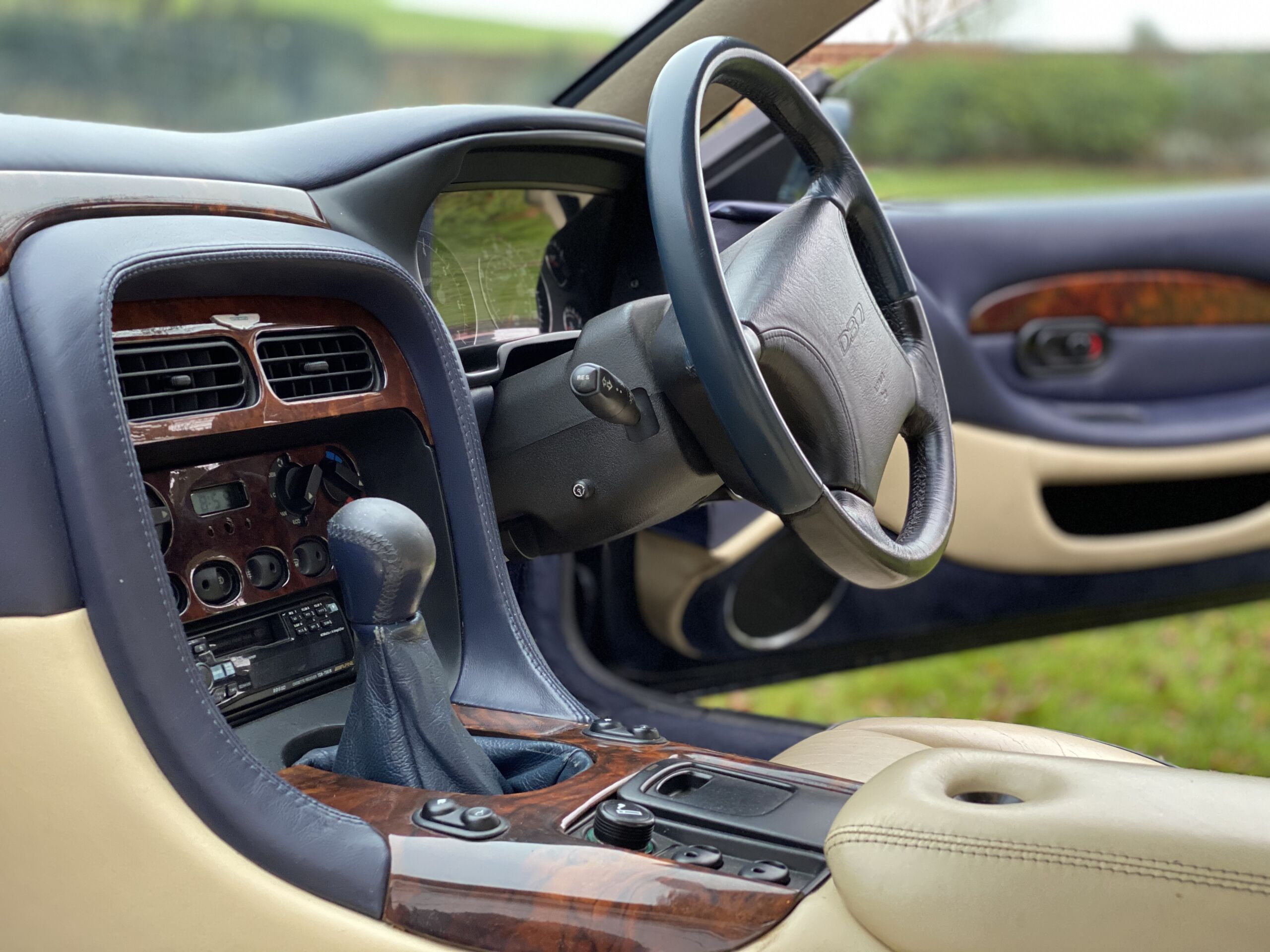 Aston Martin DB7 3.2 Manual Volante - Selecting Gear